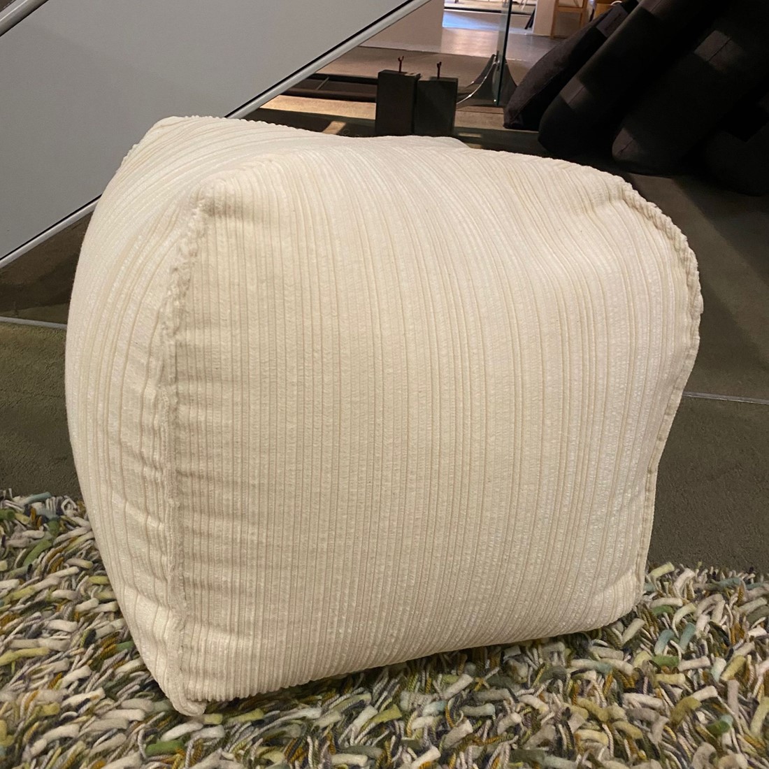 Particolare fluffy pouf - Design Meubel Outlet